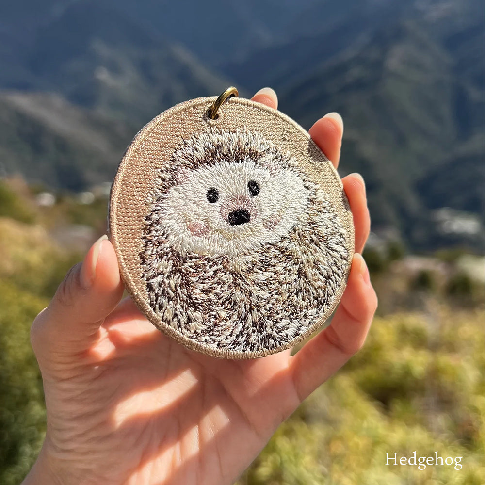 EMJOUR エンジュール 刺繍 キーホルダー チャーム 台湾 ナマケモノ うさぎ ハリネズミ シマウマ ゼブラ ラビット sloth ra – Emjour Japan