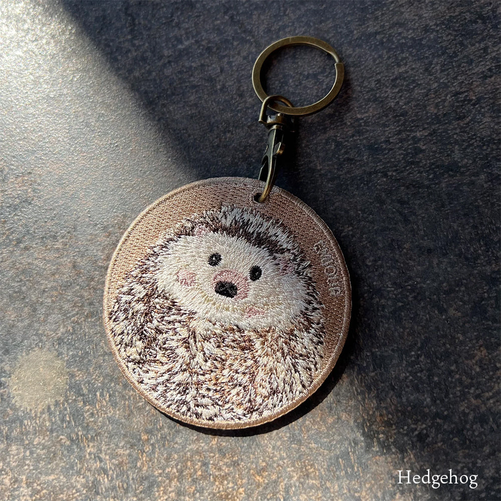 EMJOUR エンジュール 刺繍 キーホルダー チャーム 台湾 ナマケモノ アライグマ ハリネズミ 豚 ブタ 動物 草食 キーリング ギフト – Emjour Japan